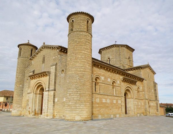 Arquitetura gótica: verticalidade, vitrais e a grandiosidade divina ...