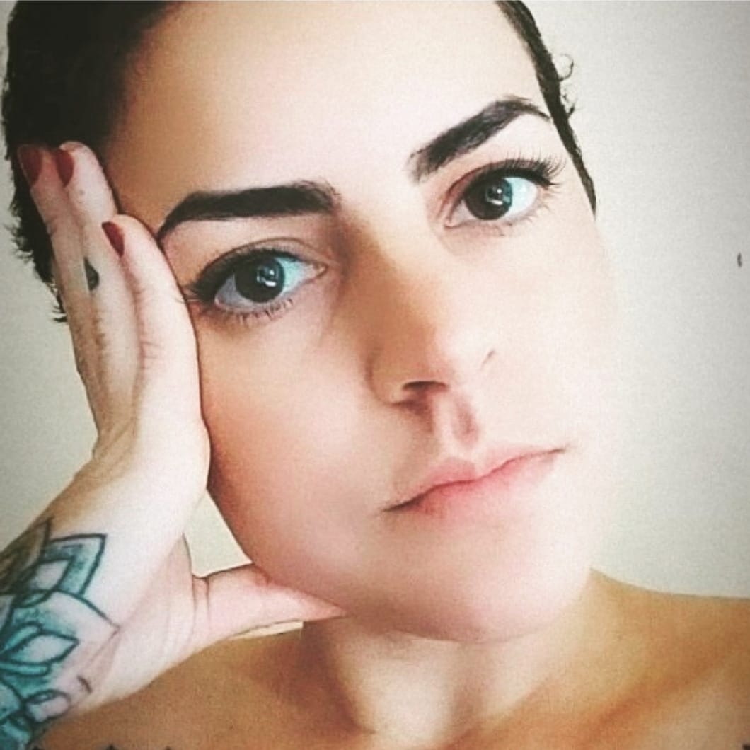 Thais de Albuquerque, Autor em ArteRef